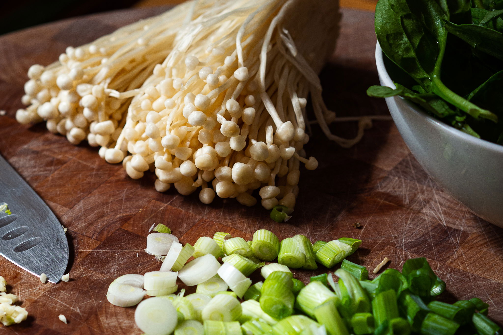 Enoki Pilze mit Jasmin Reis & Spinat | Rezept | REISHUNGER
