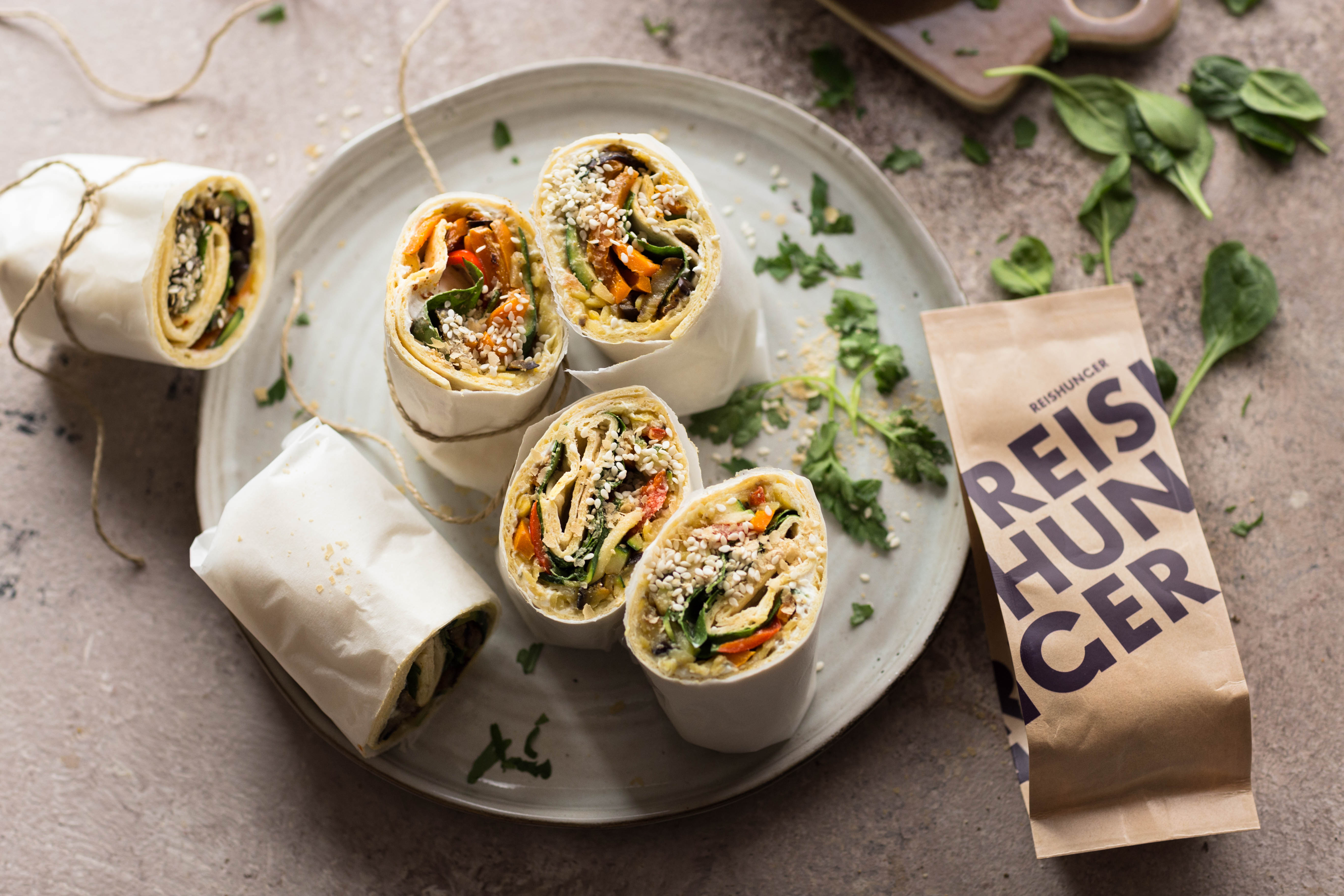 Wraps mit Grillgemüse, Spinat und gelben Linsen