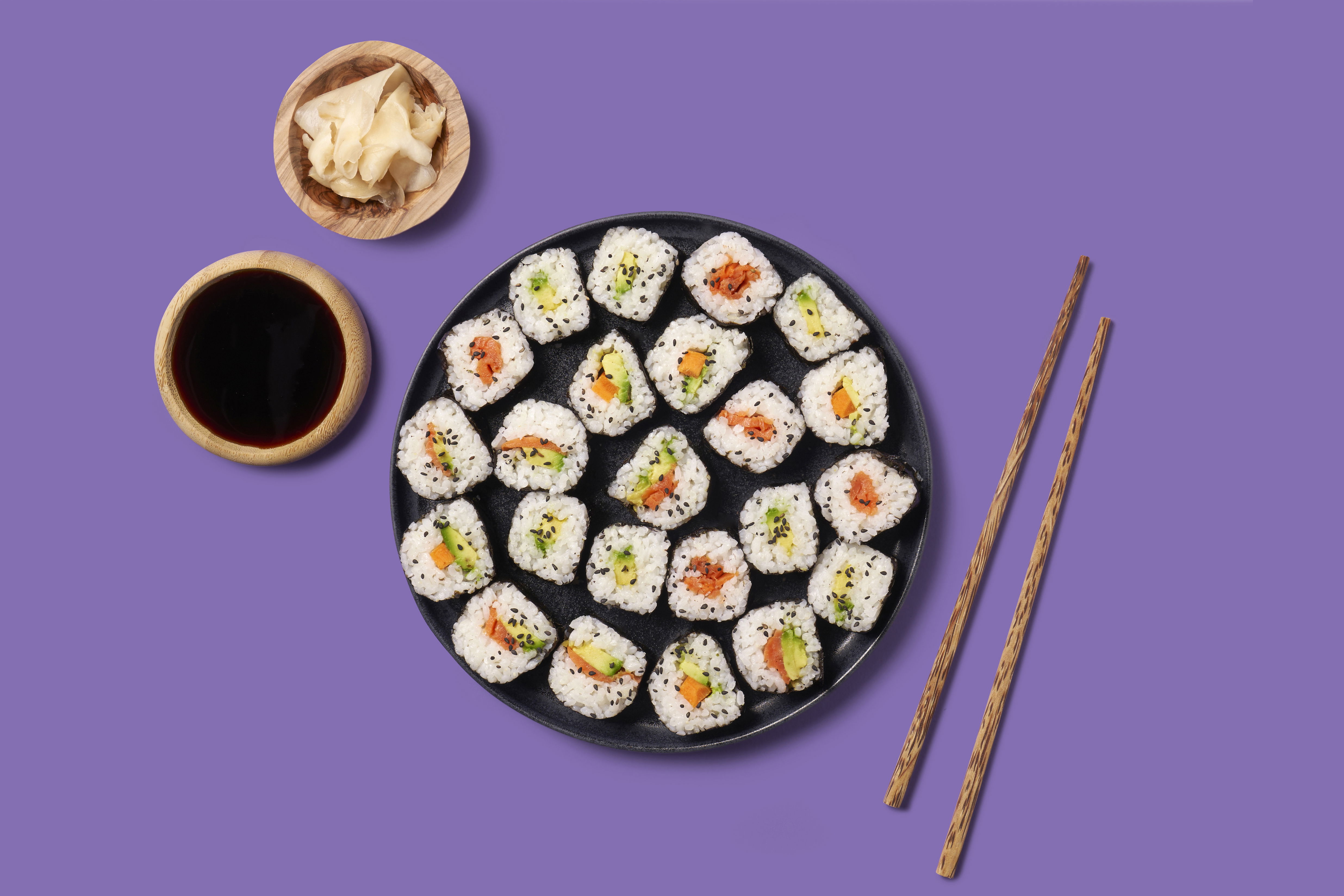 Maki Sushi mit Lachs, Avocado & Gurke | Rezept | Reishunger