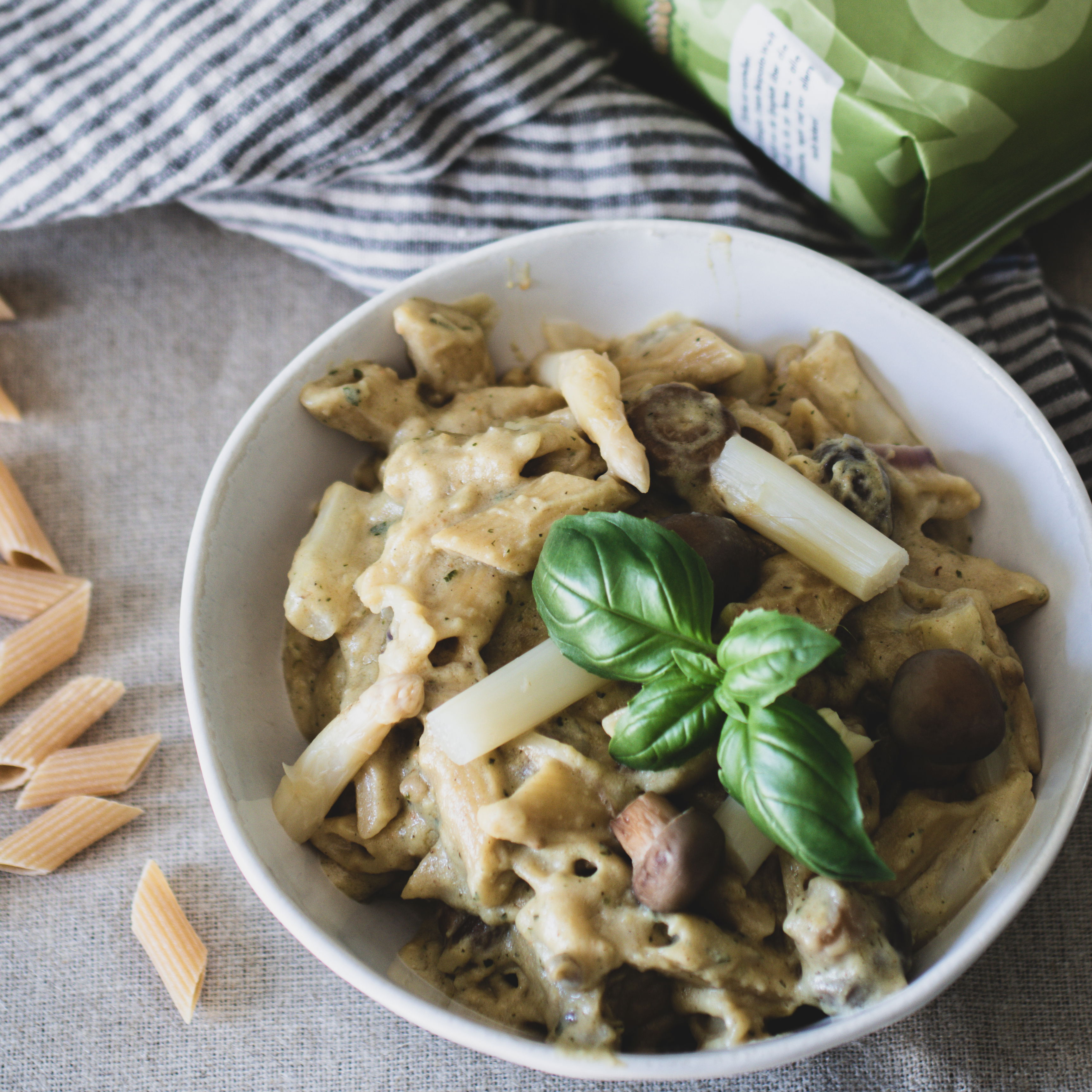 Reis Linsenpasta mit Spargel & braunen Champignons