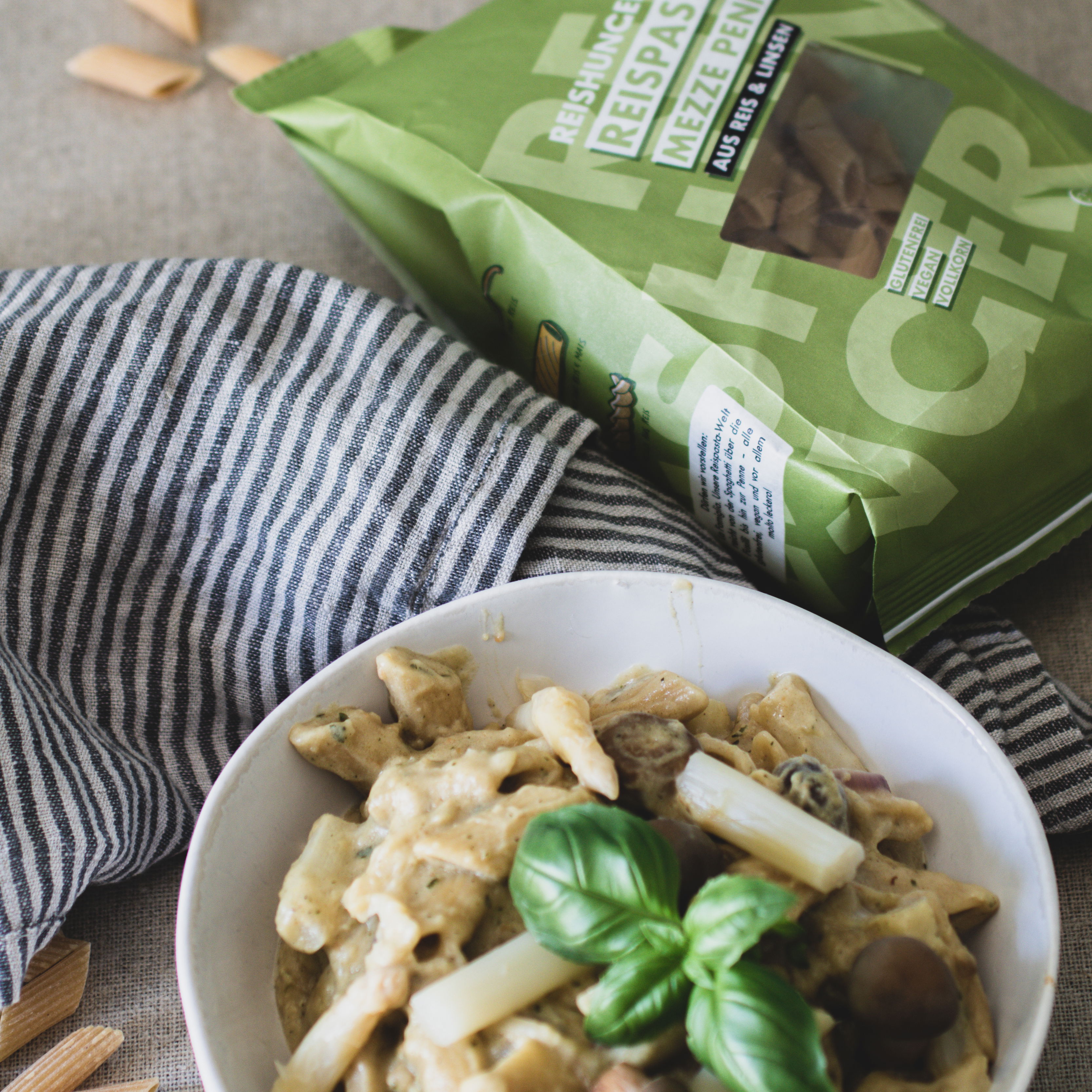 Reis Linsenpasta mit Spargel & braunen Champignons