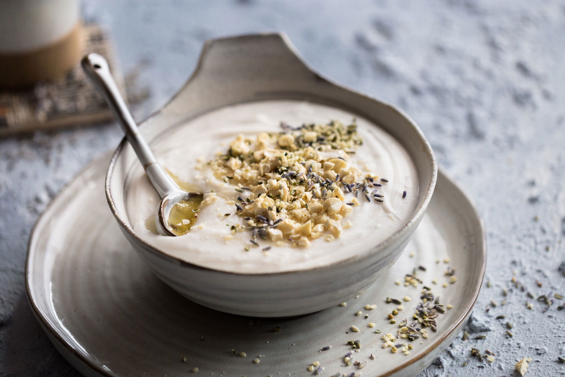 Reismehl Pudding mit Cashewkernen und Lavendel