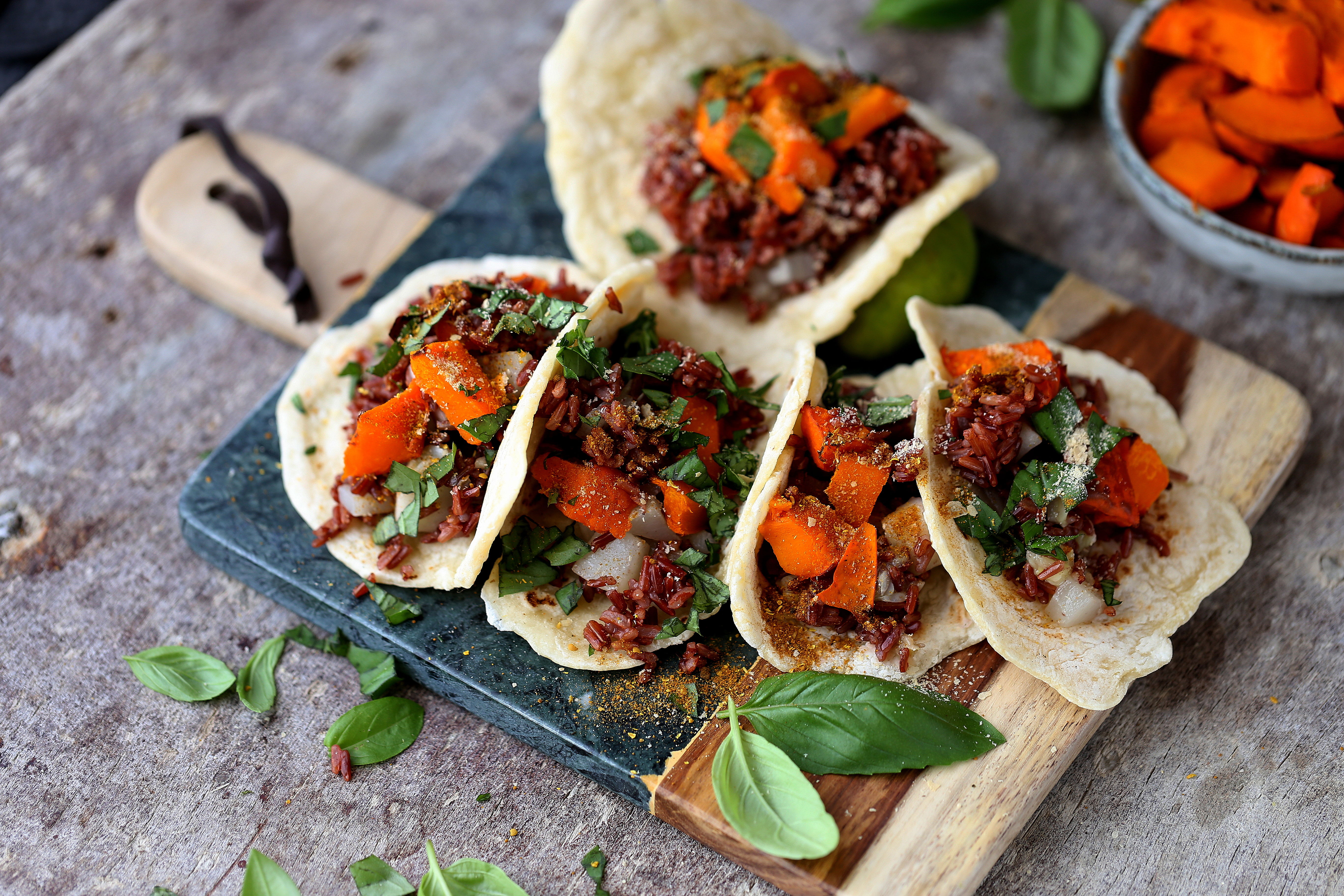 Vegane Tacos mit rotem Jasmin Reis