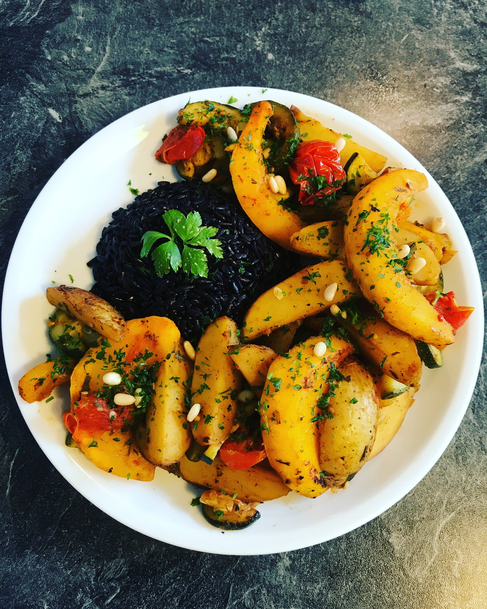 Schwarzer Reis mit leckerem Ofengemüse