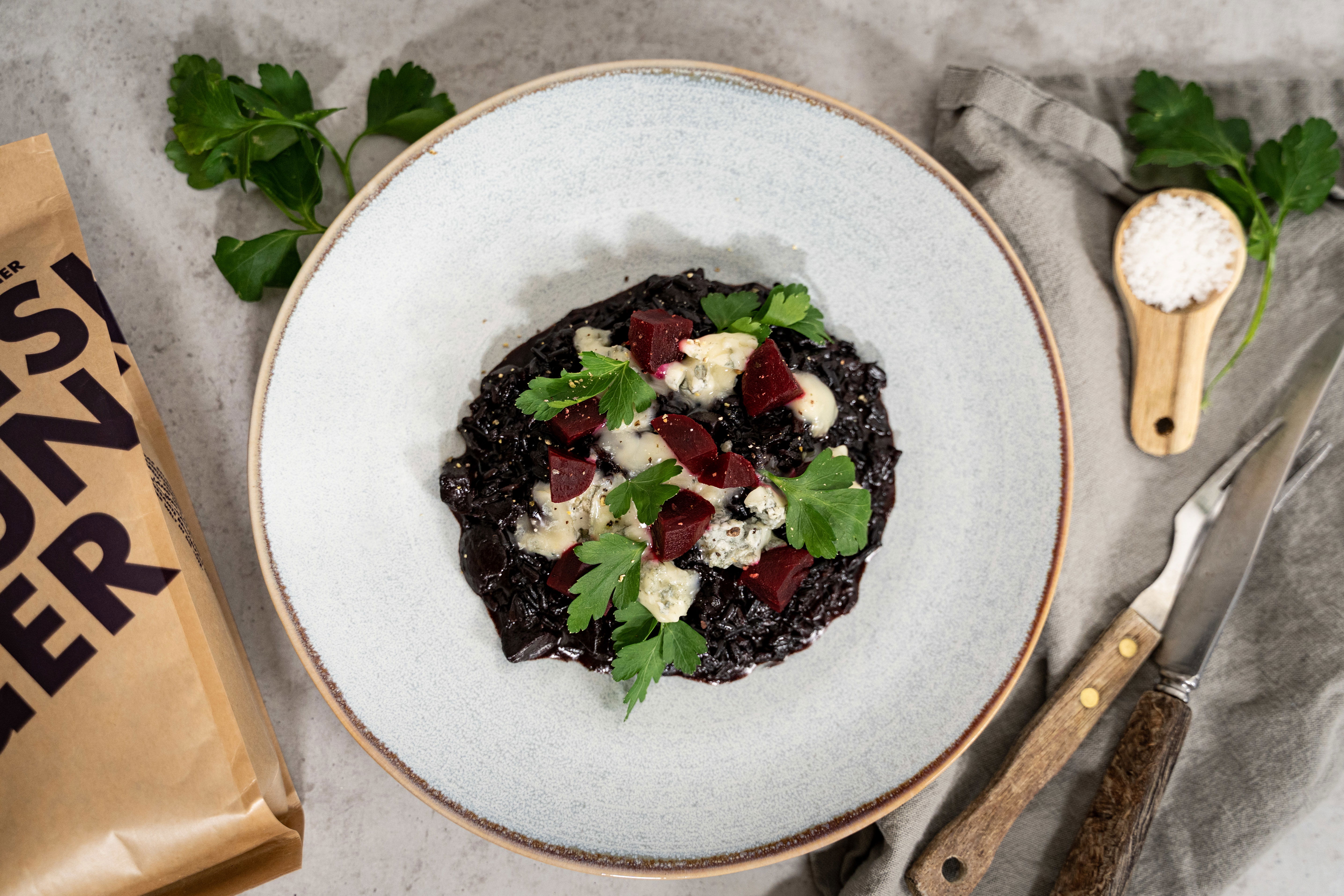 Schwarzes Risotto mit Rote Beete und Gorgonzola