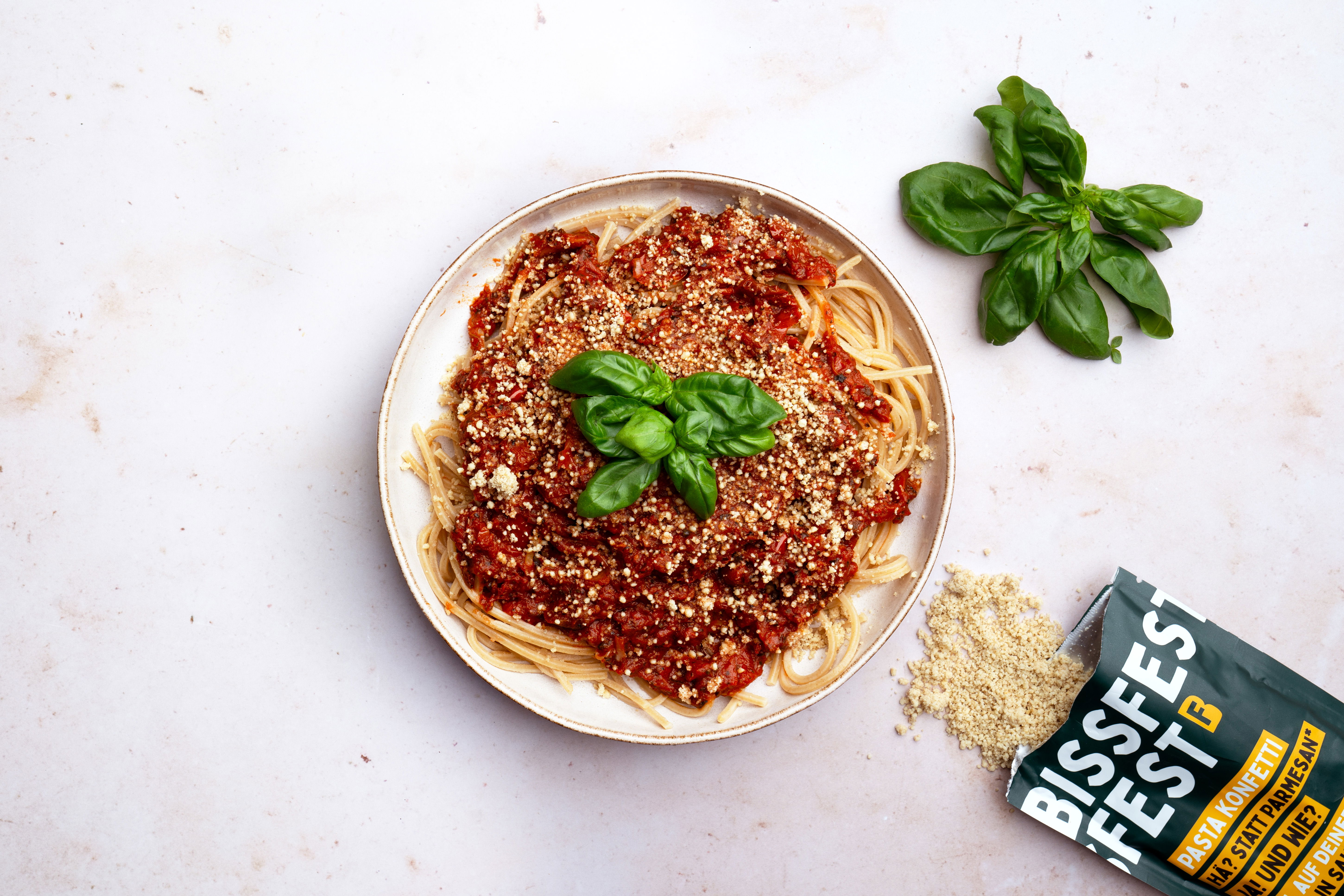 Spaghetti al Pomodoro e Basilico | Rezept | REISHUNGER